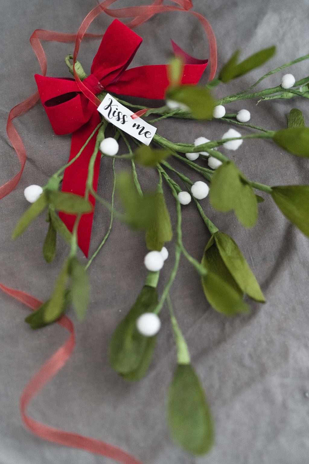 Kreativ-Adventskalender #15: DIY Mistelzweig aus Krepp-Papier basteln