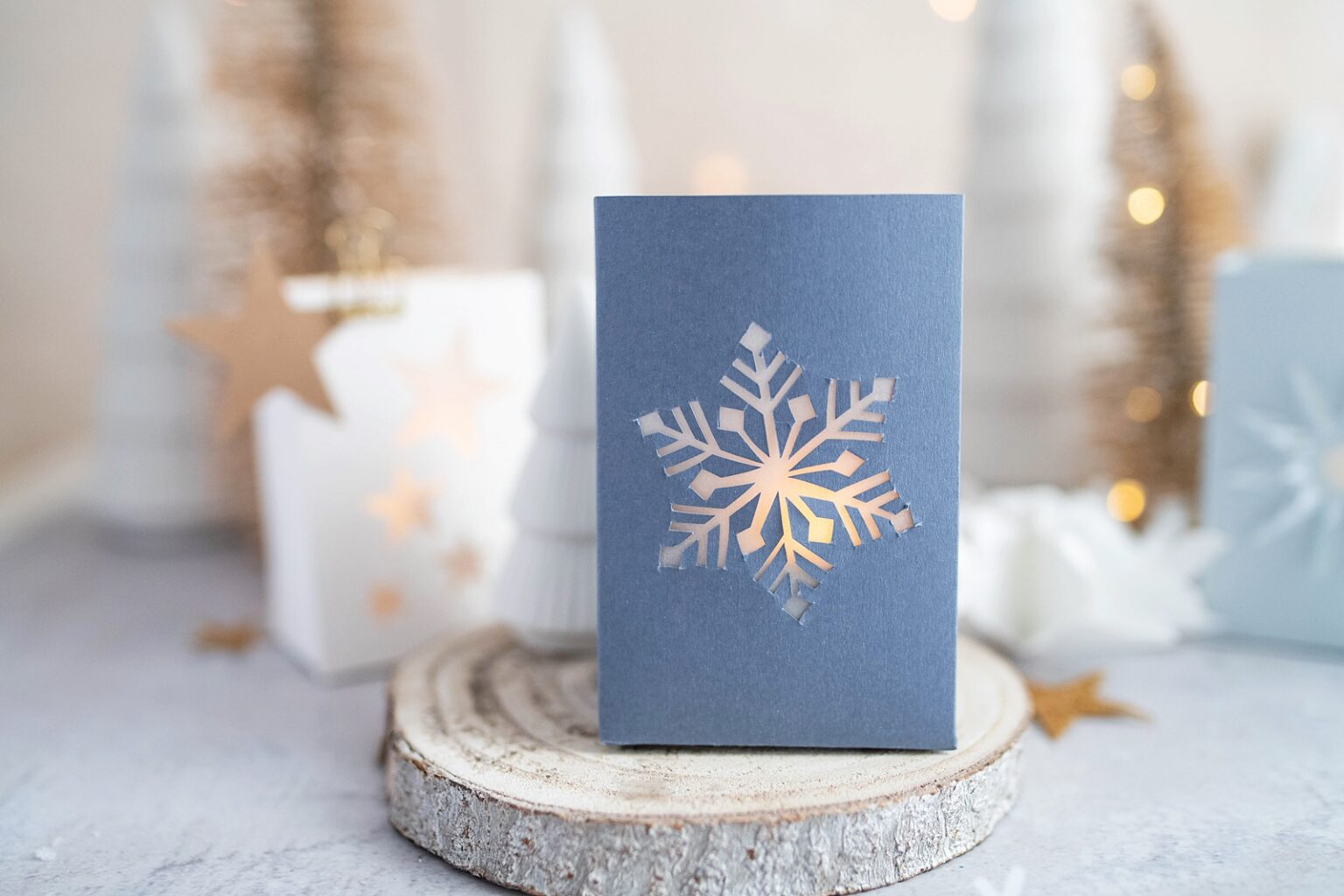 Weihnachtliche Windlichter aus Papier selber basteln - inkl. Vorlage